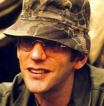 21 Photos of Donald Sutherland When He Was Young