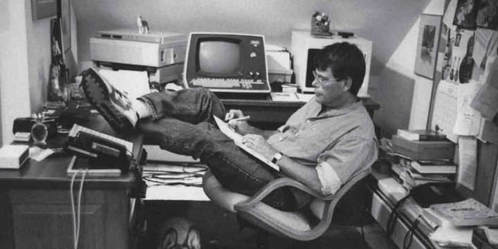 16 Photos of Stephen King When He Was Young