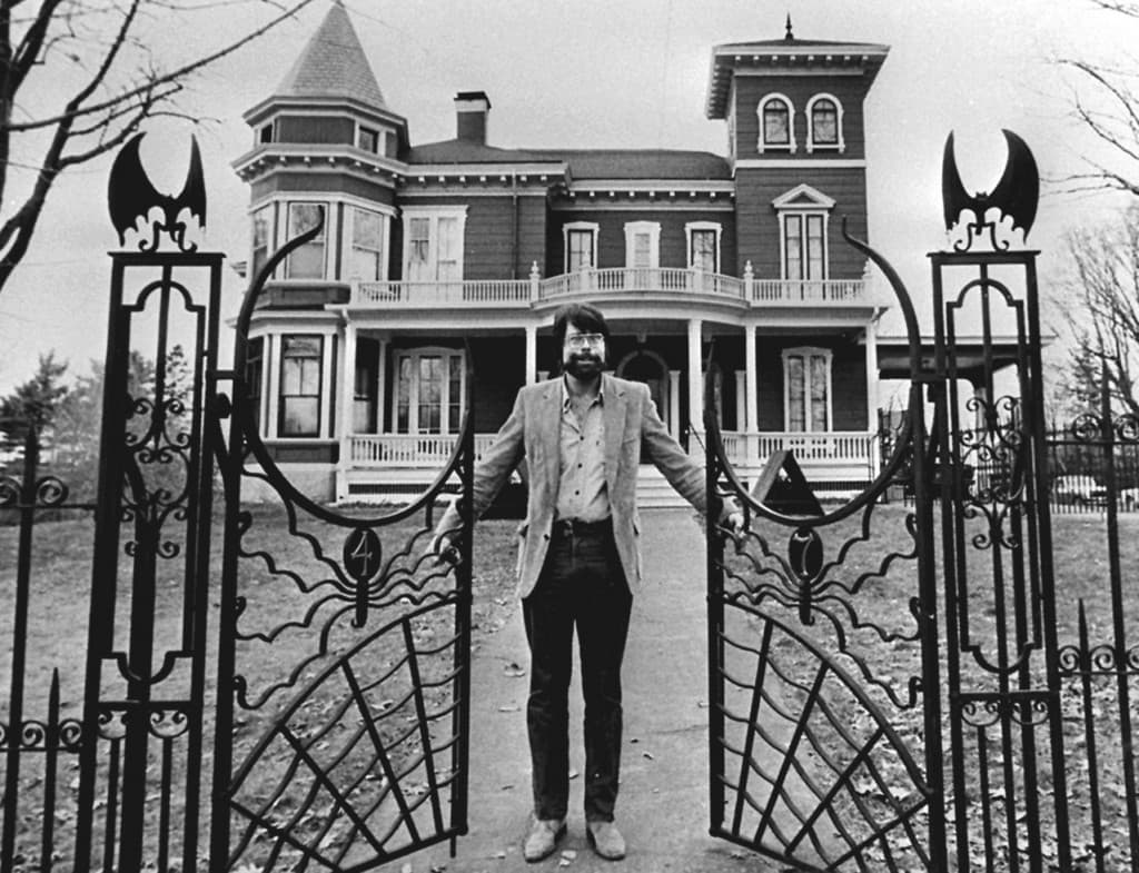 16 Photos of Stephen King When He Was Young