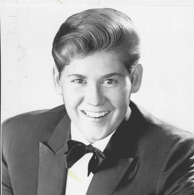 10 Photos of Wayne Newton When He Was Young