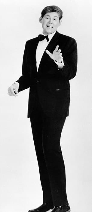 10 Photos of Wayne Newton When He Was Young