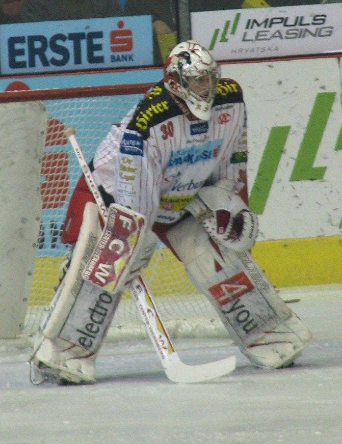 Celebrities on Tinder | Famous People Who Date Online