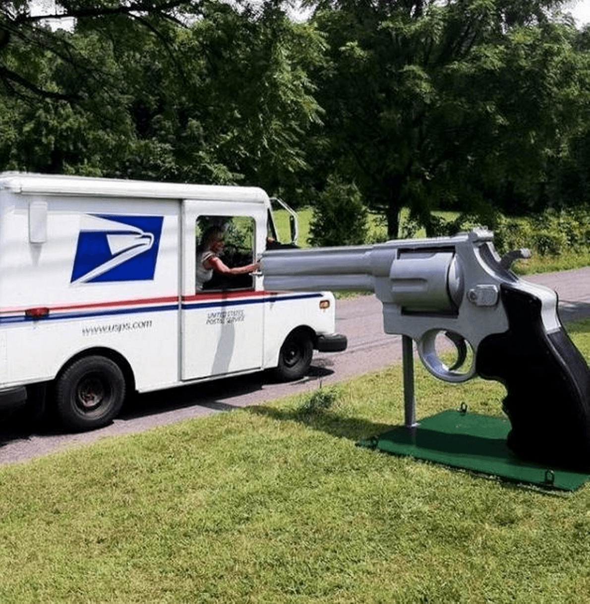 20 Hilarious Mailboxes You Wish You Thought of (Photos)