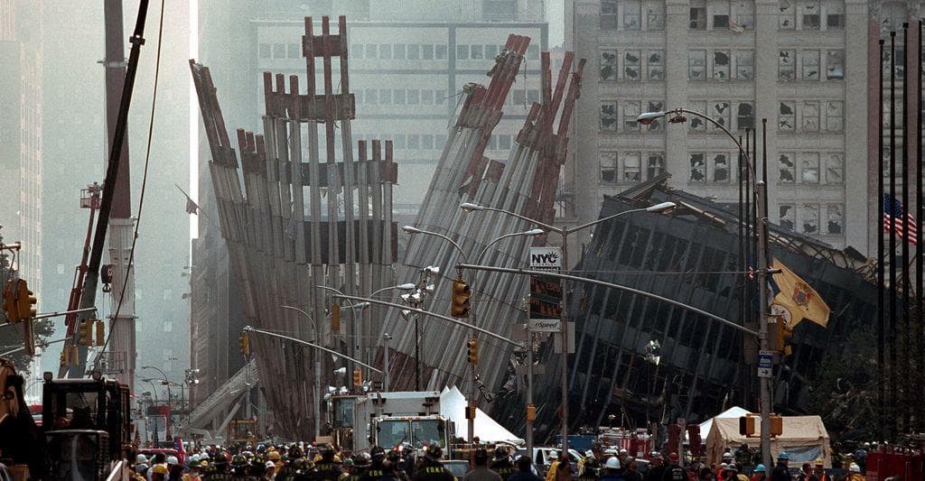 23 Powerful and Rare Photos From 9/11