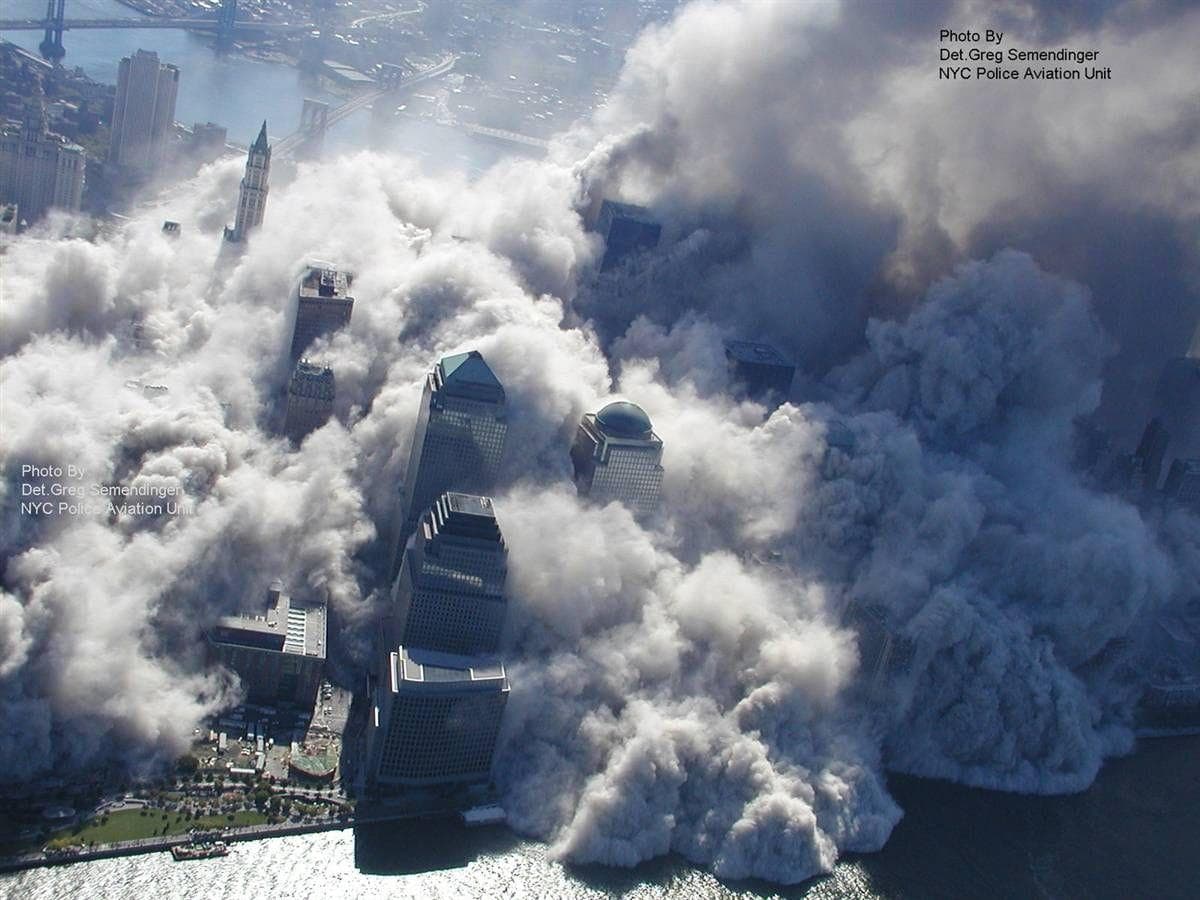23 Powerful and Rare Photos From 9/11
