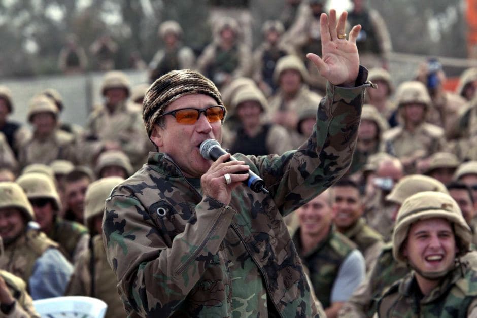 21 Awesome Pictures of Celebrities Entertaining the Troops