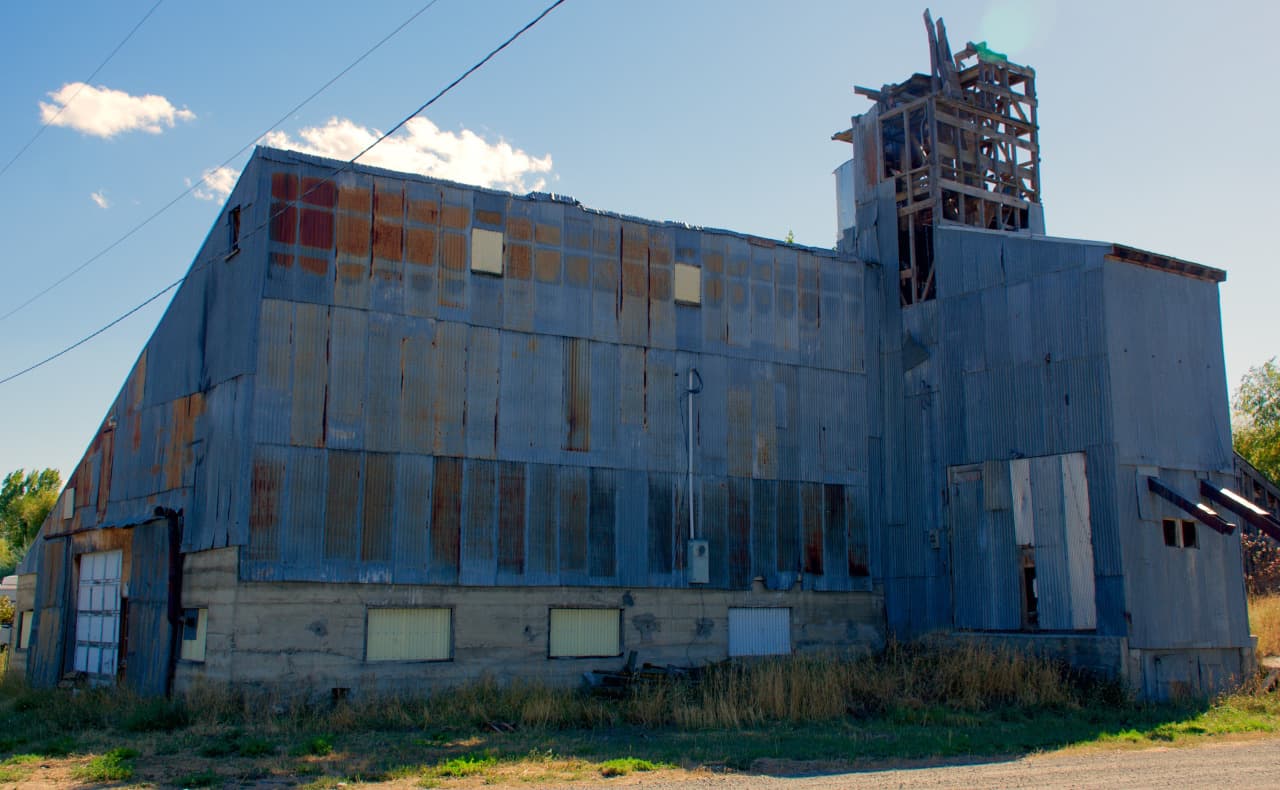 Random Coolest Photos from Inside Abandoned Buildings | Best Random Tools