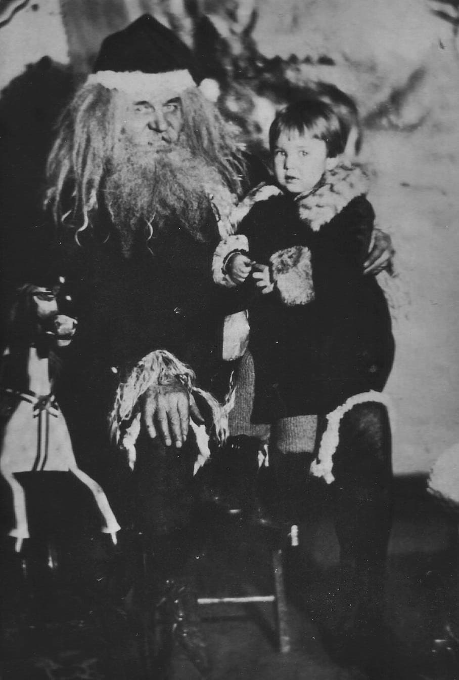 Random Creepiest Santa Clauses | Best Random Tools