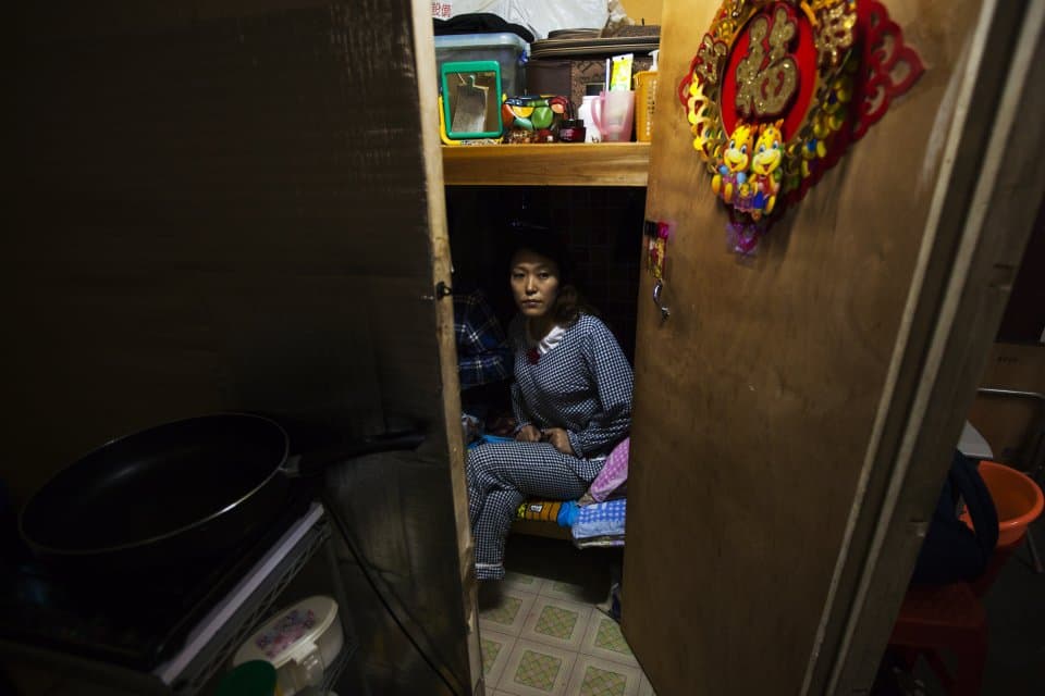 30 Claustrophobia Pictures of Scary Tight Spaces