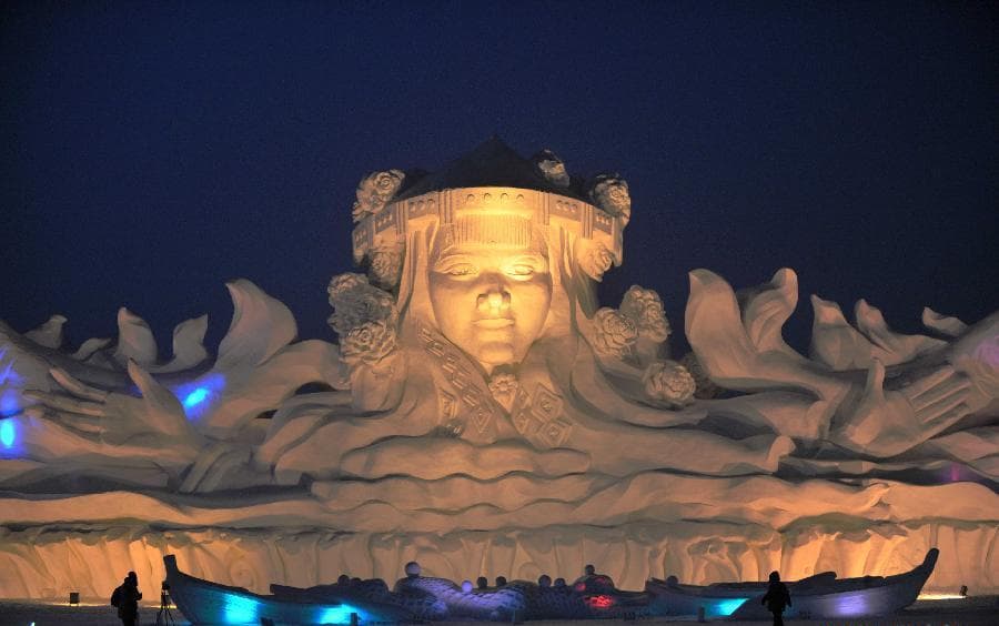 37 Snow Sculptures & Art That Will Blow Your Mind