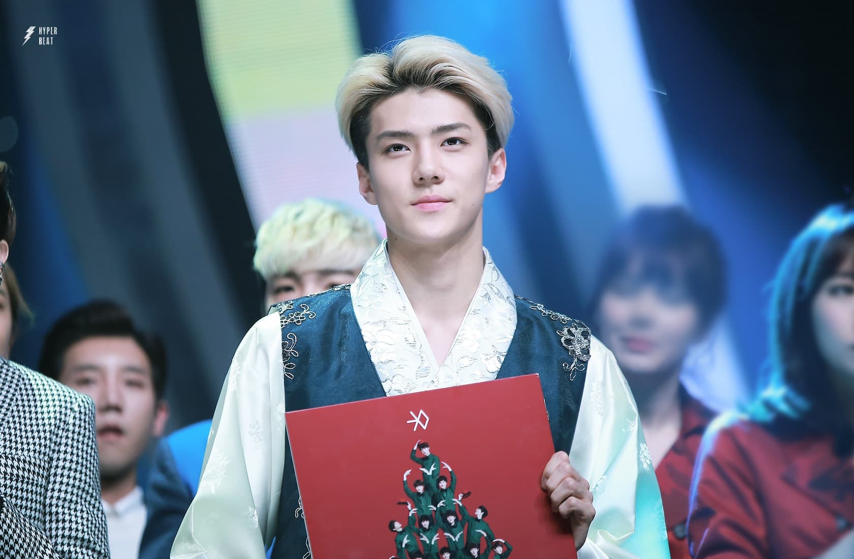 35+ Kpop Idols Dressed in Hanbok (Photos)