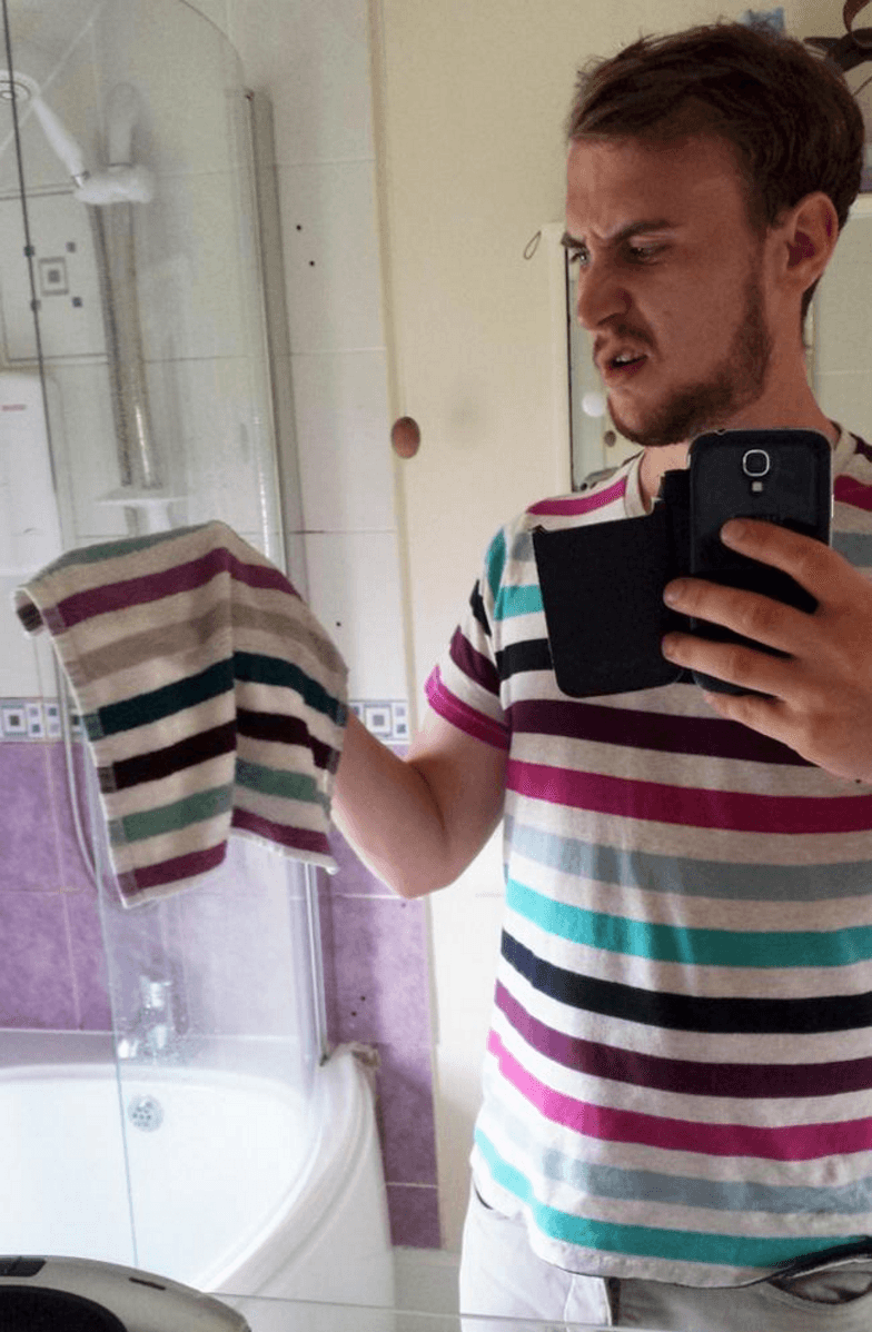 27 People Who Accidentally Blended Into Their Surroundings