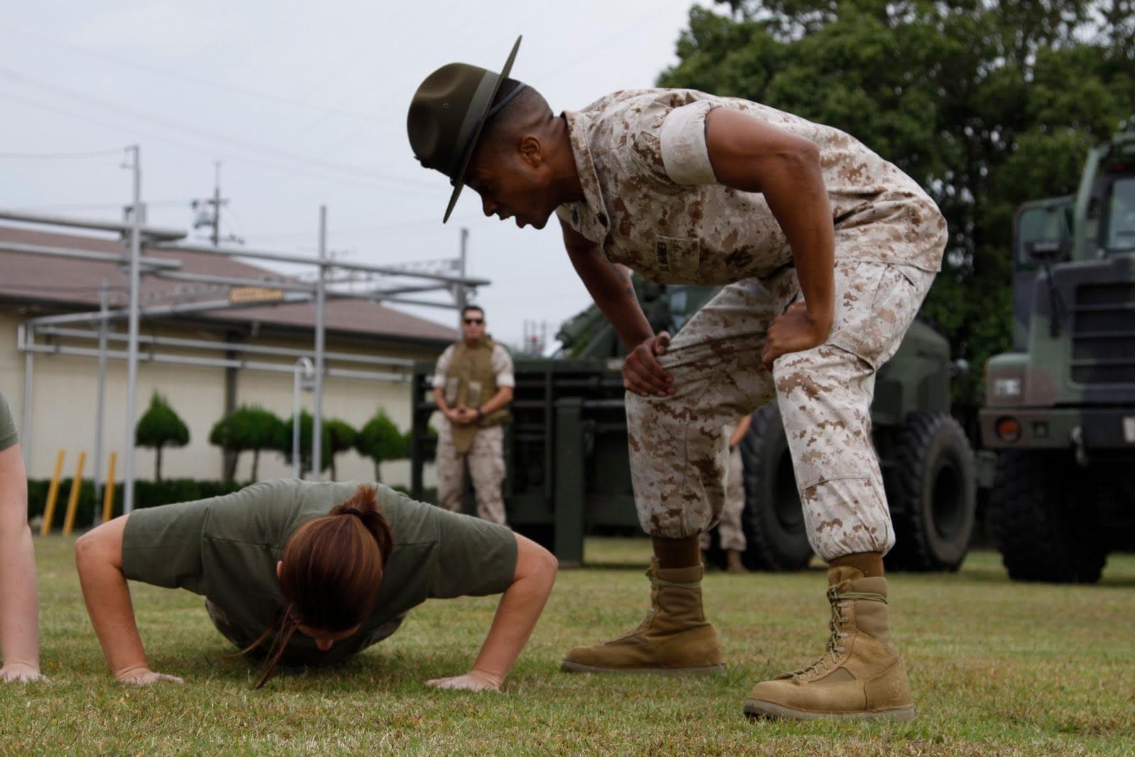 28 Pictures of Marine Drill Instructors Yelling at Recruits