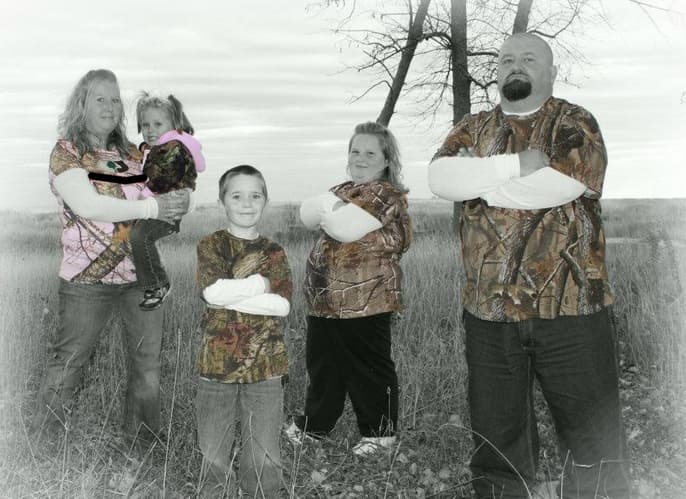 25 Awkward Redneck Family Photos