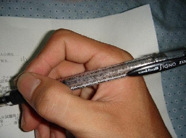 24 Creative Ways to Cheat on Tests (Photos)