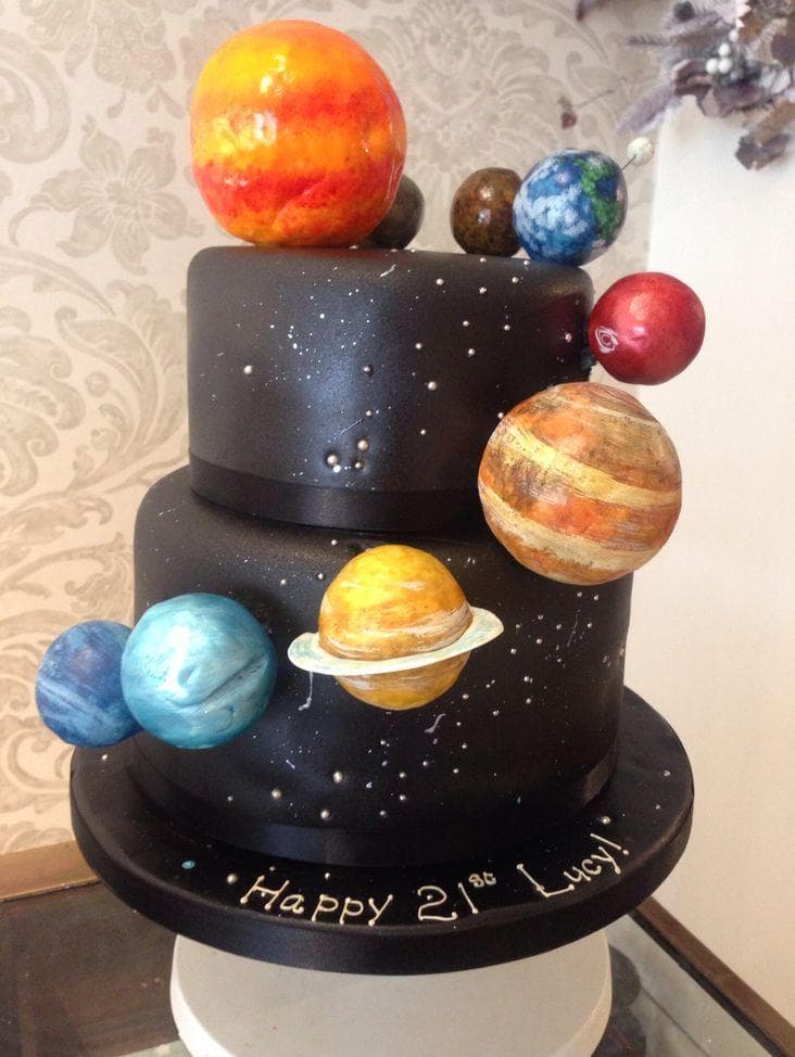 36 Space Cakes That Are Out of This World
