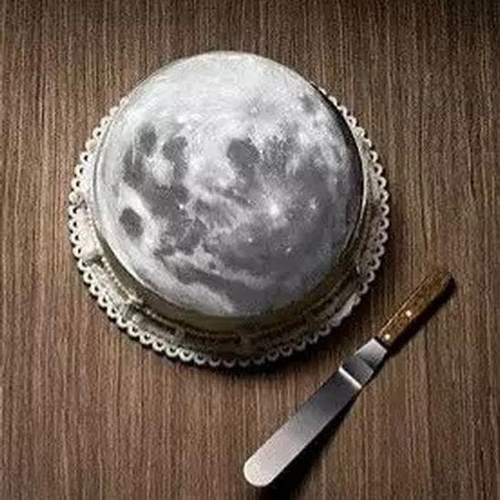 36 Space Cakes That Are Out of This World