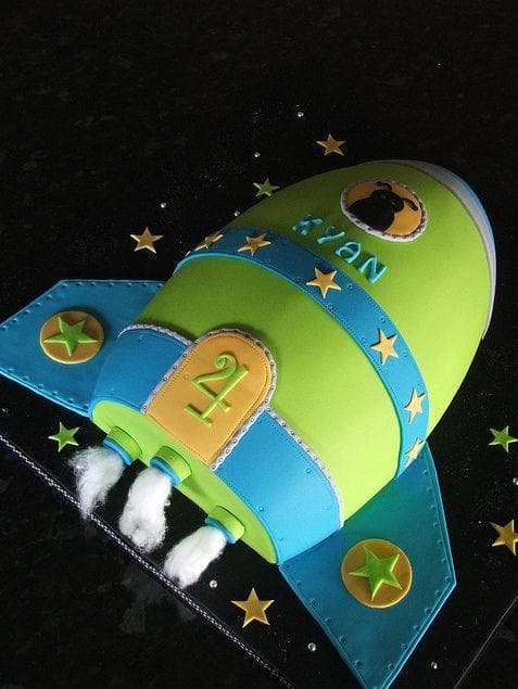 36 Space Cakes That Are Out of This World