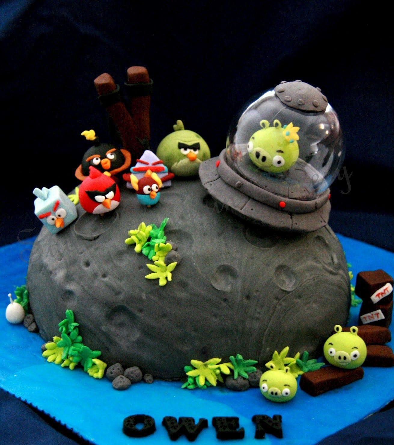 36 Space Cakes That Are Out of This World