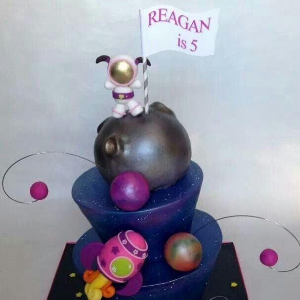 36 Space Cakes That Are Out of This World