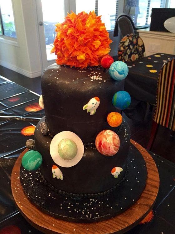 36 Space Cakes That Are Out of This World