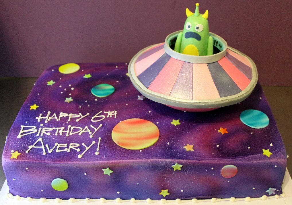 36 Space Cakes That Are Out of This World