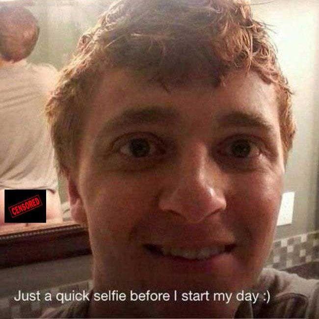 22 Hilarious Mirror Reflections Caught on Camera