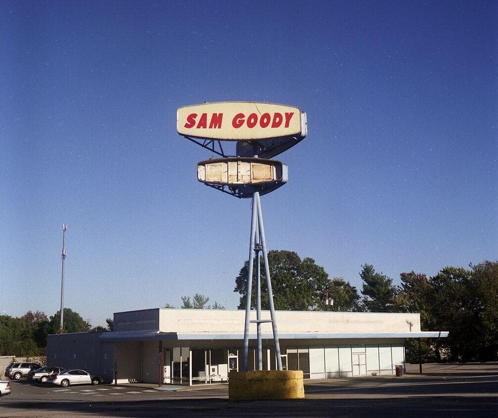 The Best Mall Stores From The 2000s That No Longer Exist