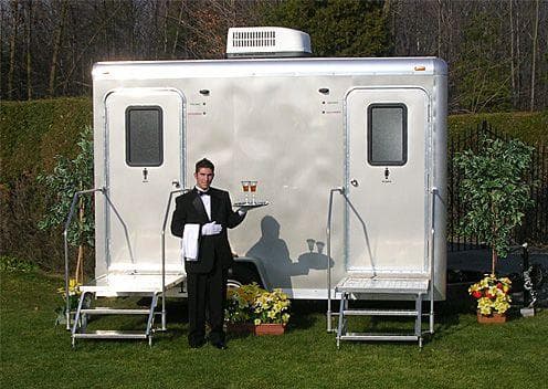 17 Fancy Porta Pottys You'd Love to Pee In (Photos)