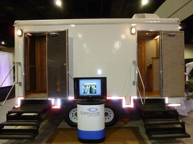 17 Fancy Porta Pottys You'd Love to Pee In (Photos)