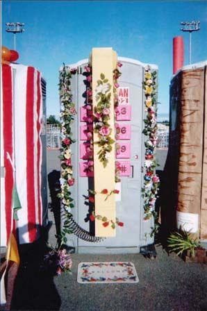 17 Fancy Porta Pottys You'd Love to Pee In (Photos)