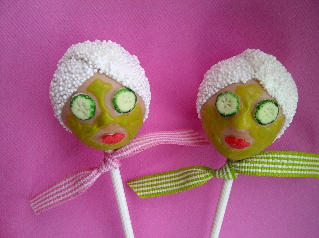 34 Cake Pops That Are Too Funny to Eat