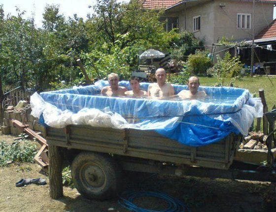 25 Funny Swimming Pool Pictures Just In Time For Summer