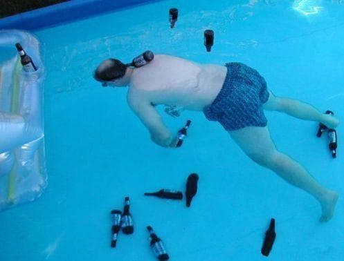 25 Funny Swimming Pool Pictures Just In Time For Summer