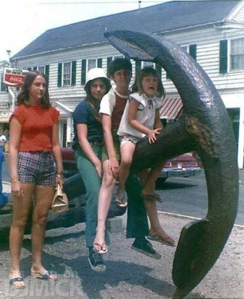 18 Awkward Summer Vacation Photos That'll Make You Cringe