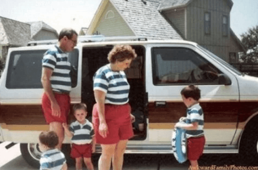 18 Awkward Summer Vacation Photos That'll Make You Cringe