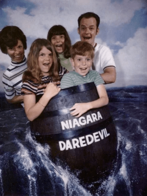 18 Awkward Summer Vacation Photos That'll Make You Cringe