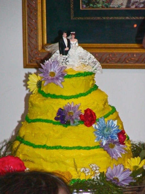 15 Cringe-Worthy Wedding Cake Fails