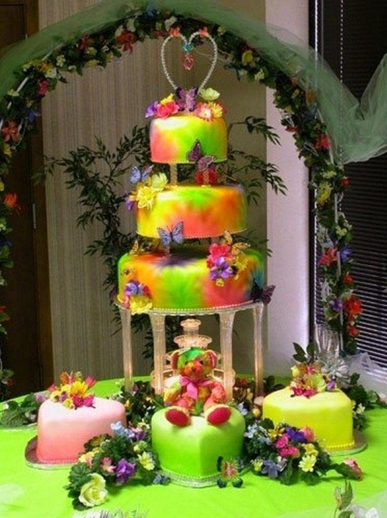 32 Cringe-Worthy Wedding Cake Fails