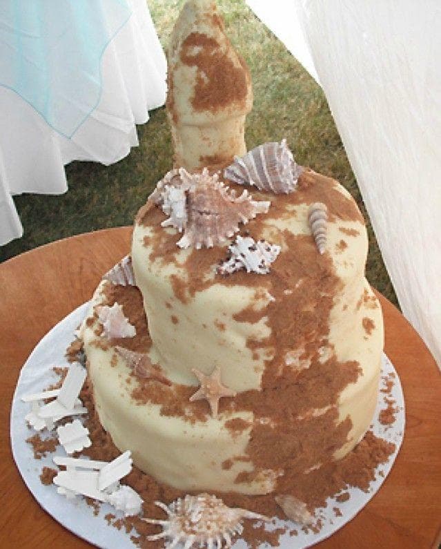 15 Cringe-Worthy Wedding Cake Fails