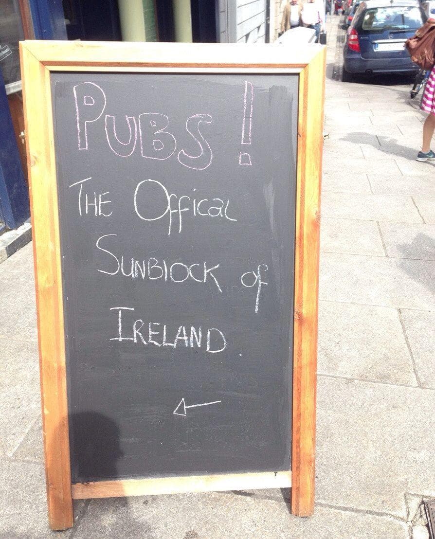 25 Funny Bar Signs You'd Cheers To