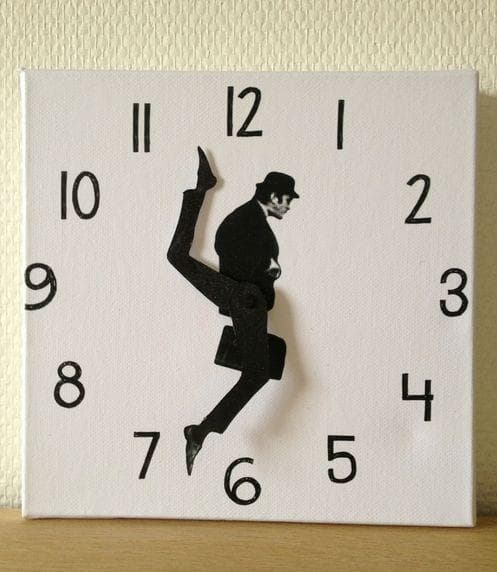 29 Funny Clocks That Are Set to LOL O'Clock