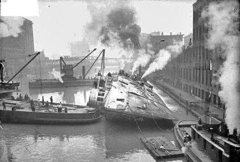 The 13 Creepiest Chicago Ghost Stories From the Windy City