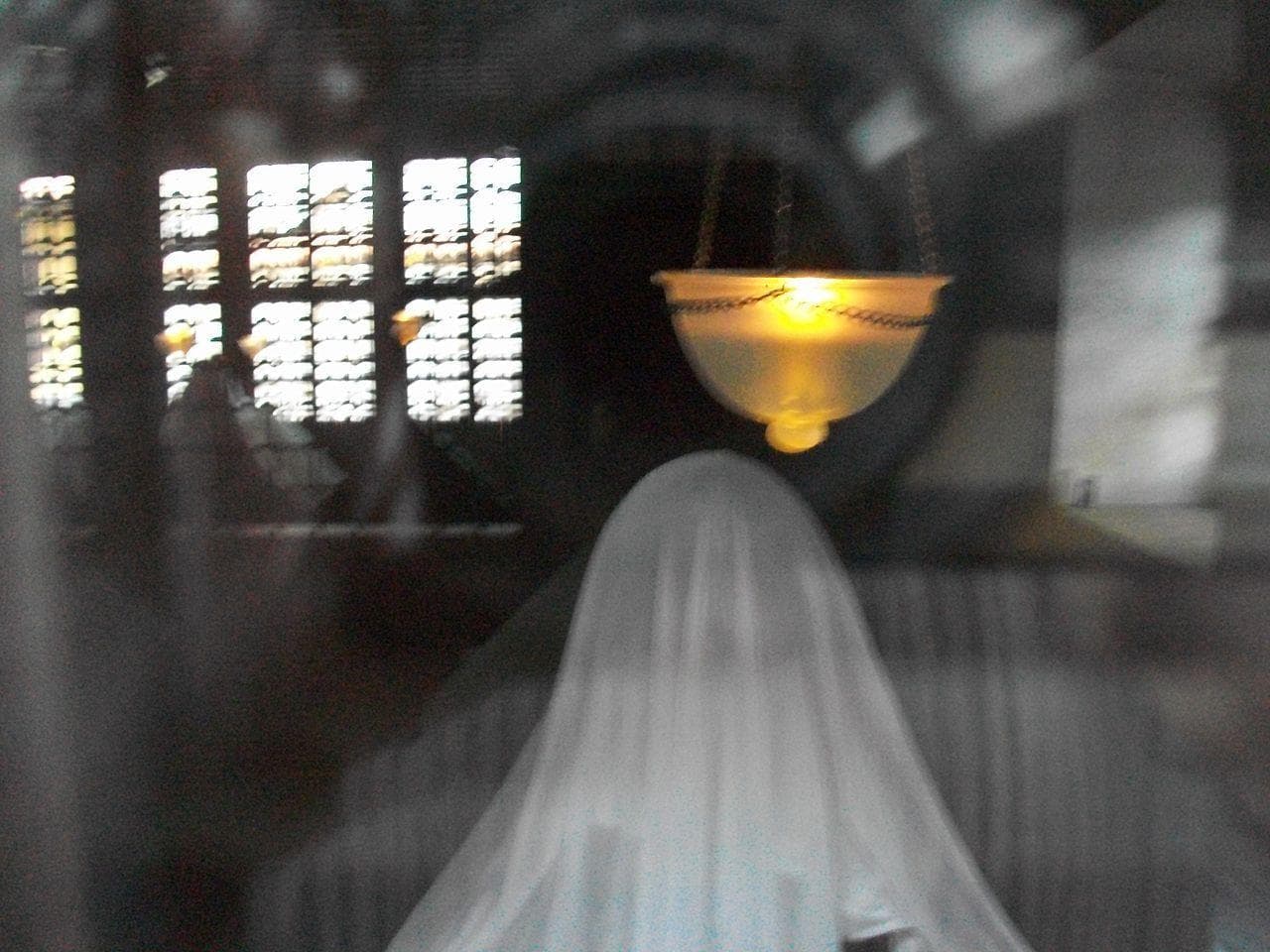 14 Signs That A Ghost Lives With You