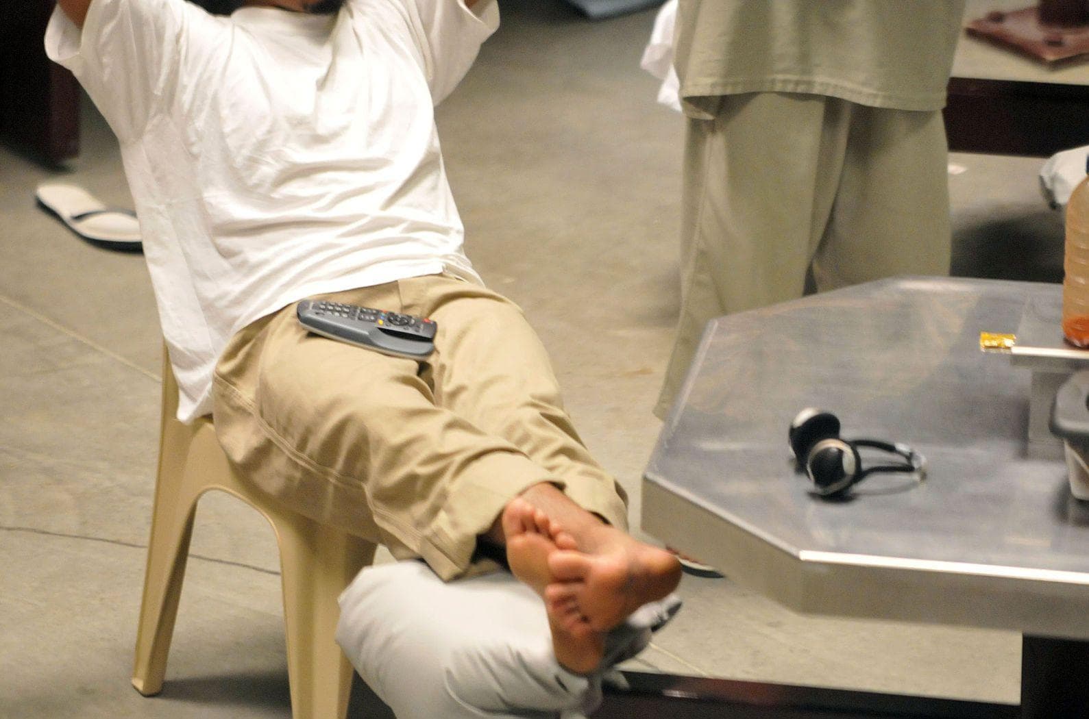 15 Ways People Kill Time in Prison