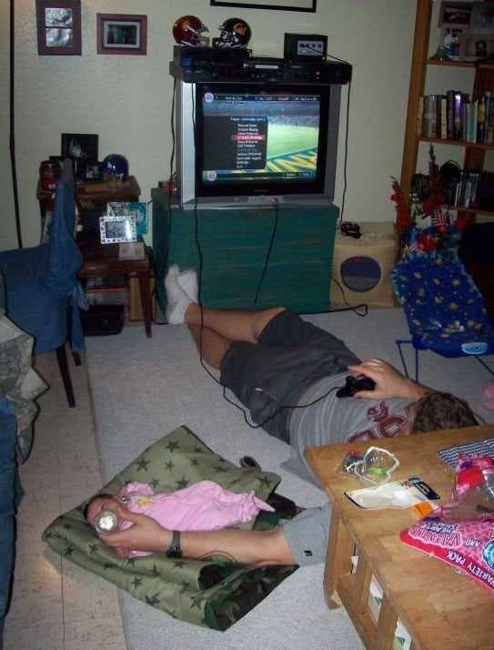 18 Photos of People Who've Mastered the Art of Multitasking