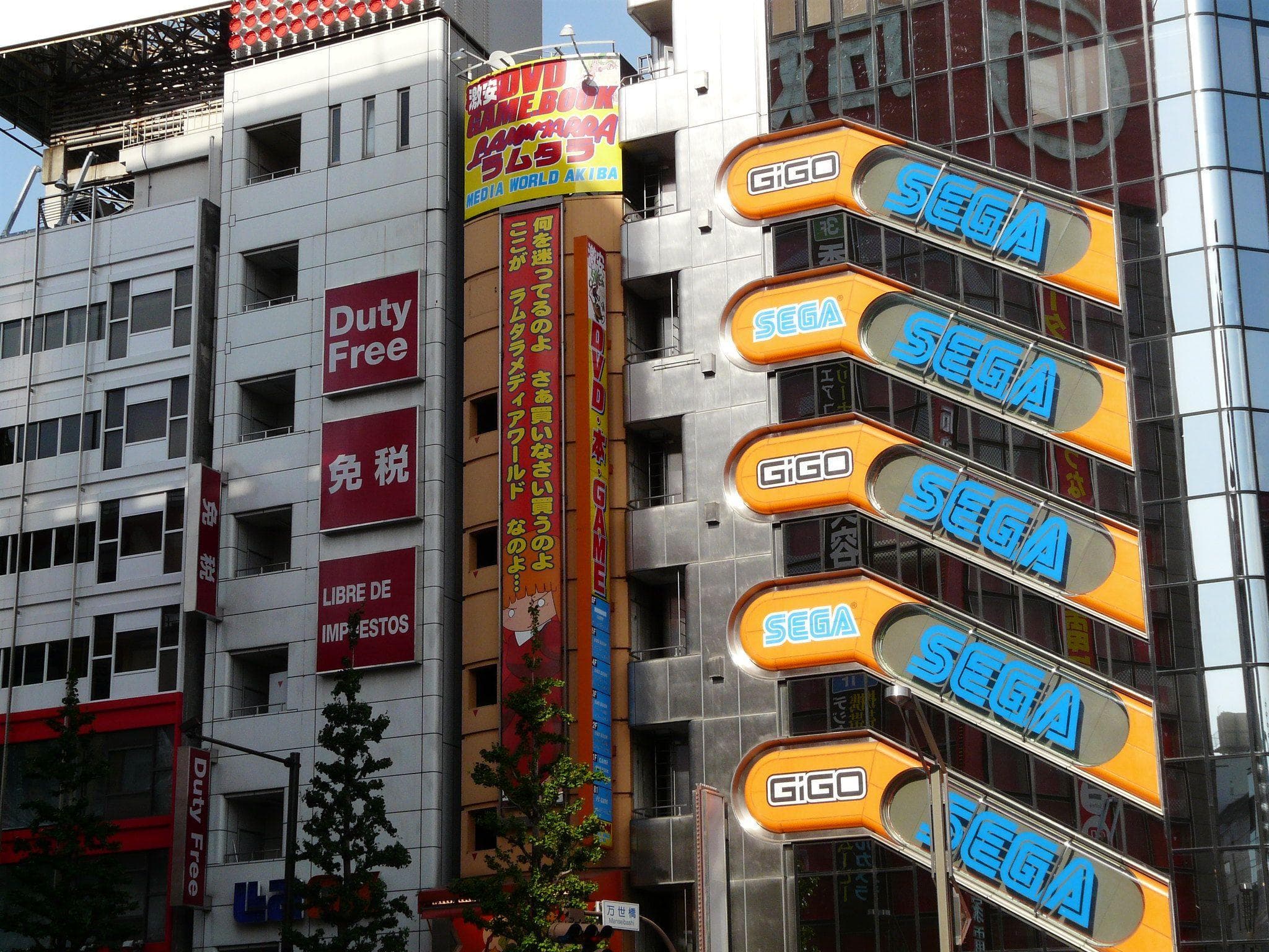 The 13 Coolest Japanese Arcades You Have to See to Believe