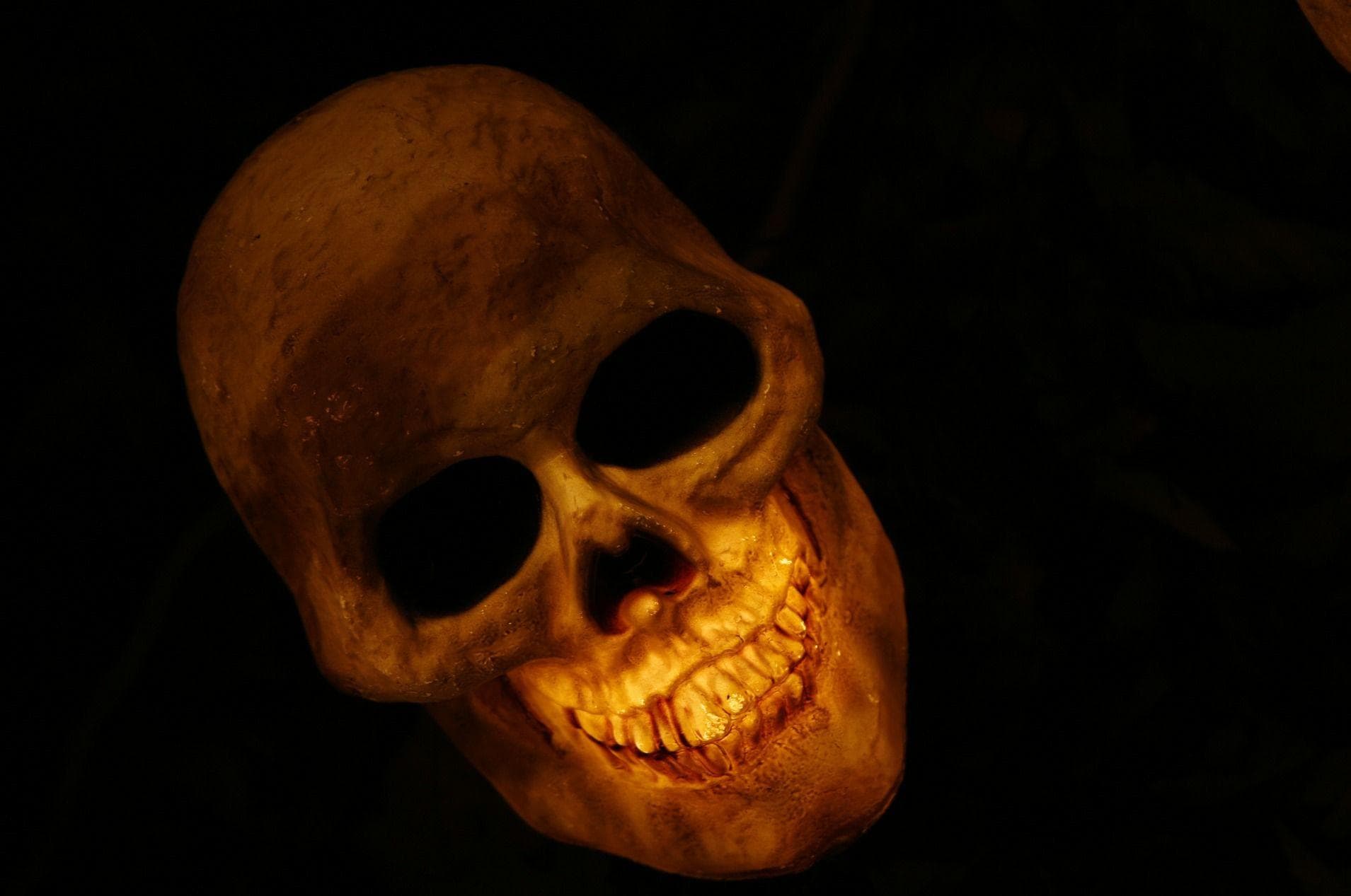 People Describe Their Creepiest Phone Calls They Still Can't Explain