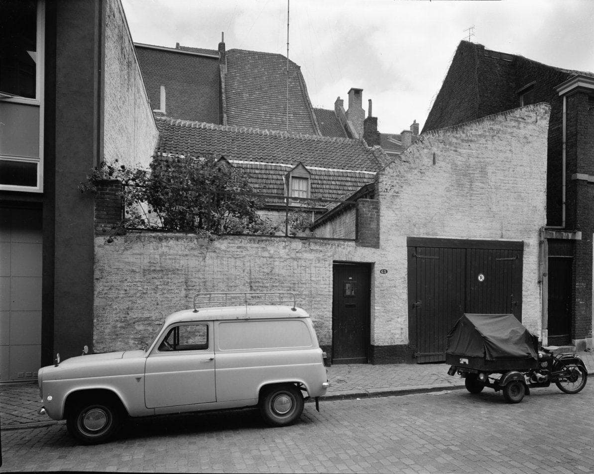 13 Mysterious Real-Life Time Travelers with Convincing Stories