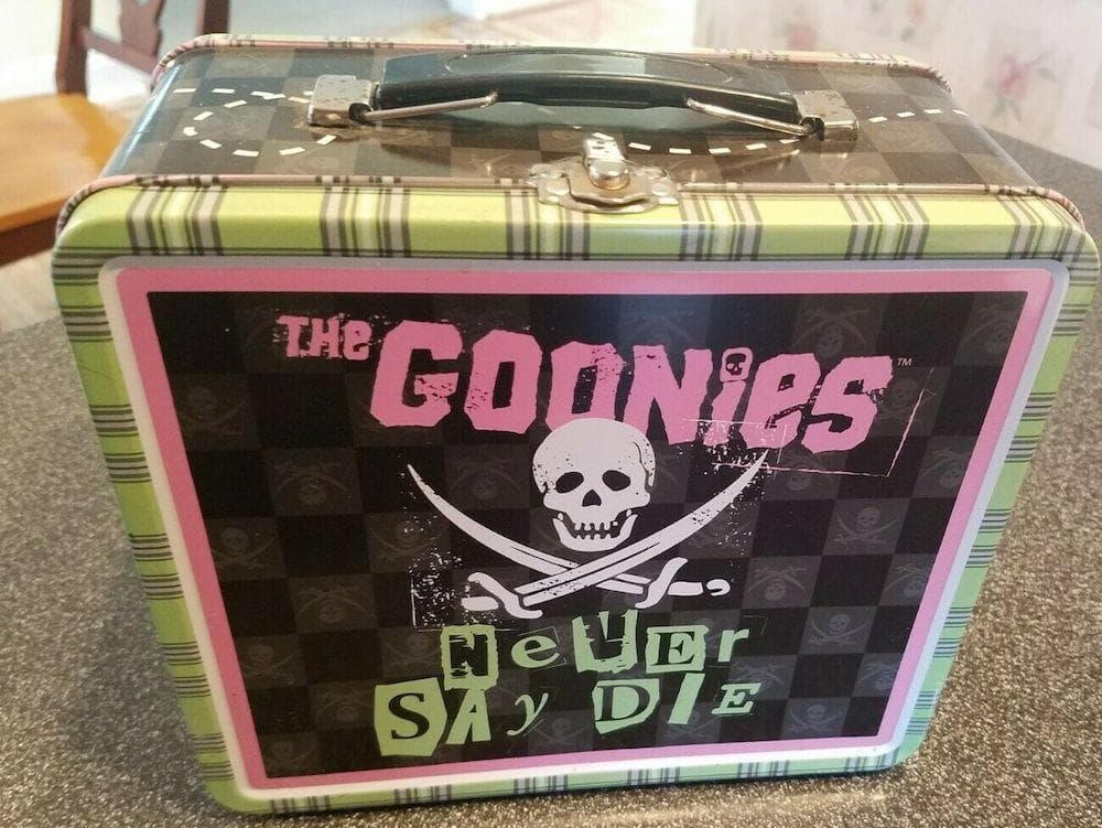 25 Awesome Vintage Movie Lunch Boxes That'll Take You Back